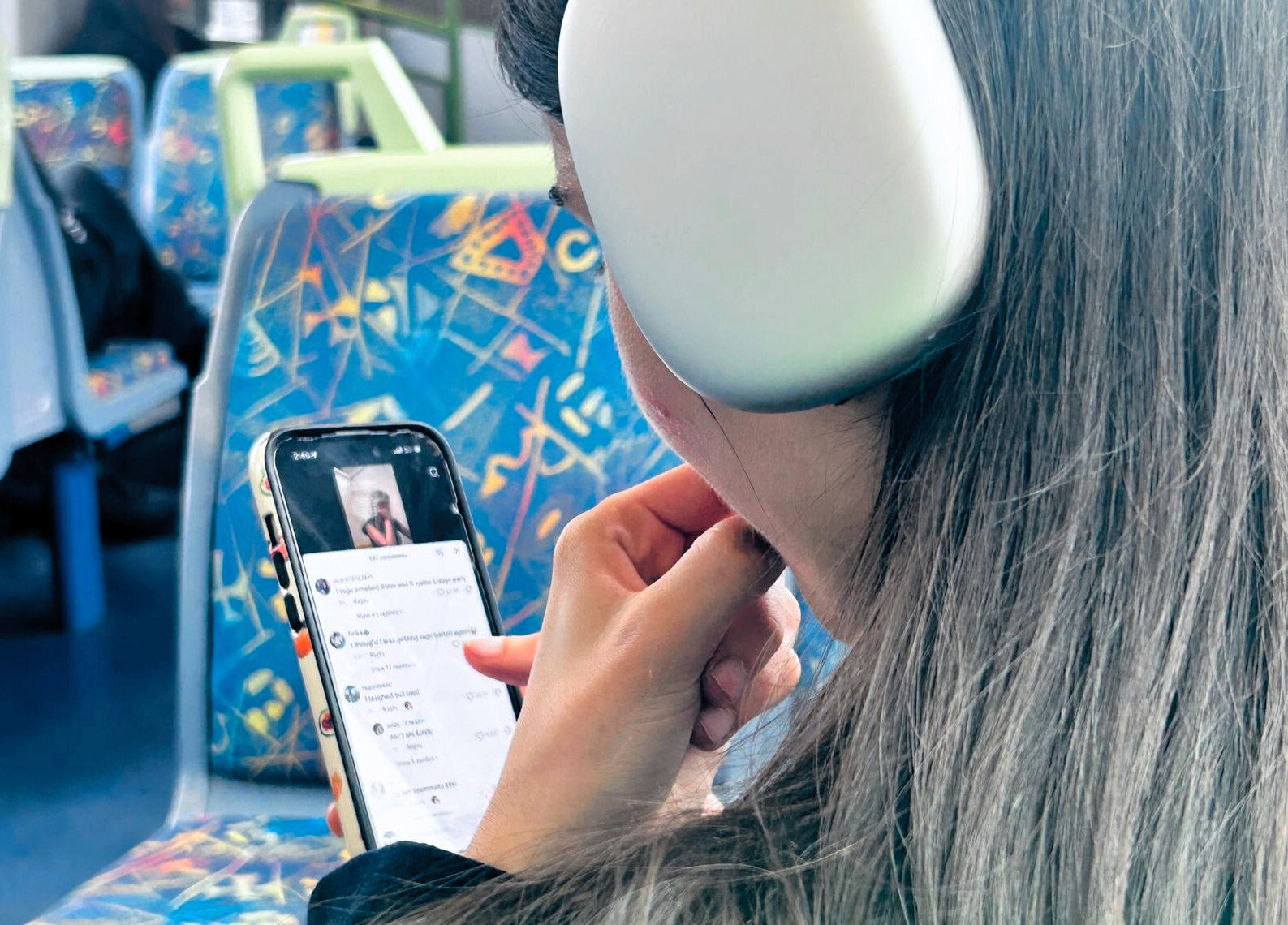 豪州、16歳未満のアカウント470万件を利用制限 SNS規制うけ