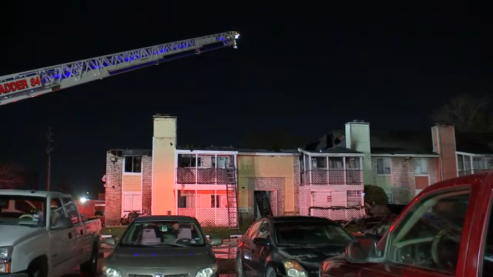 10 units damaged in north Houston apartment fire; crews working to put ...
