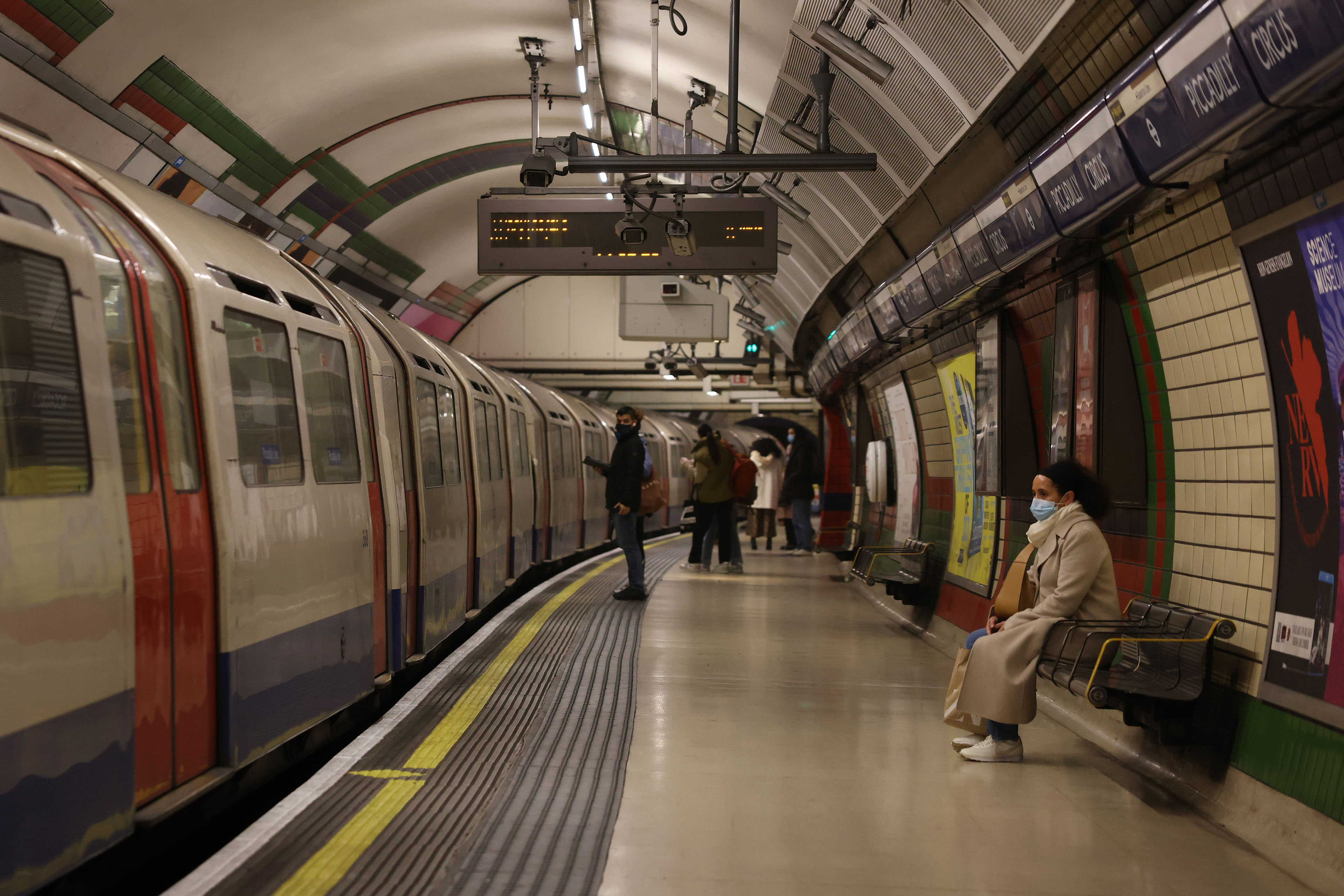 Piccadilly line closure this weekend - timings and alternative routes ...
