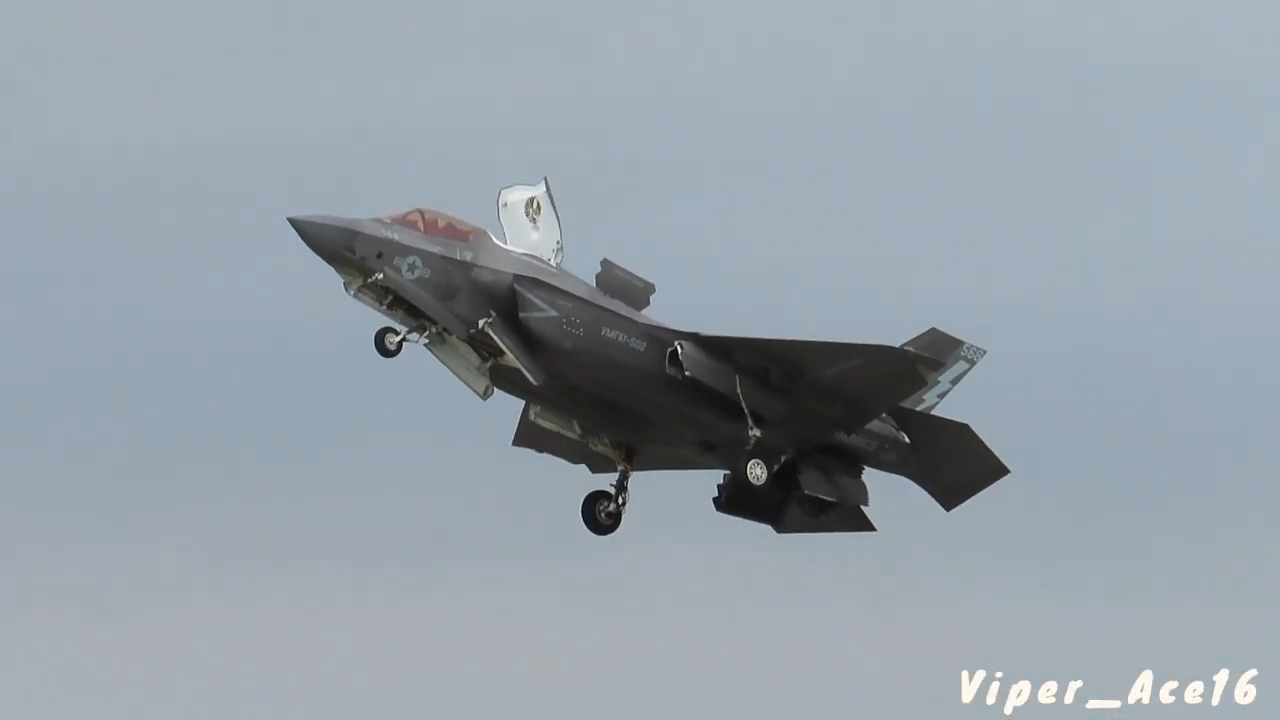 How can this fighter hover like a helicopter?