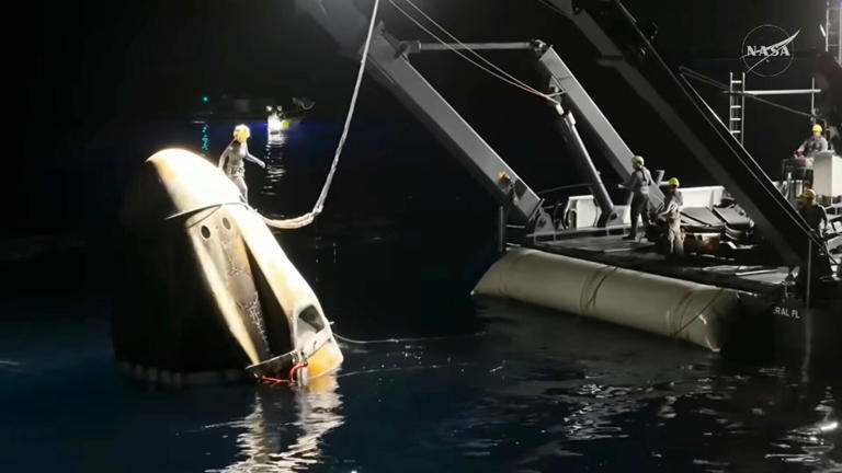 Photo: Bright light in sky turns out to be SpaceX spacecraft returning ...