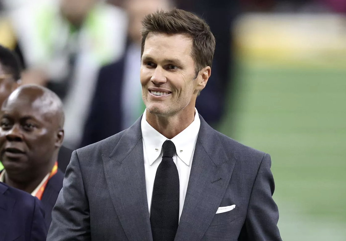 Tom Brady pushes back on Travis Kelce retirement talk following tough ...