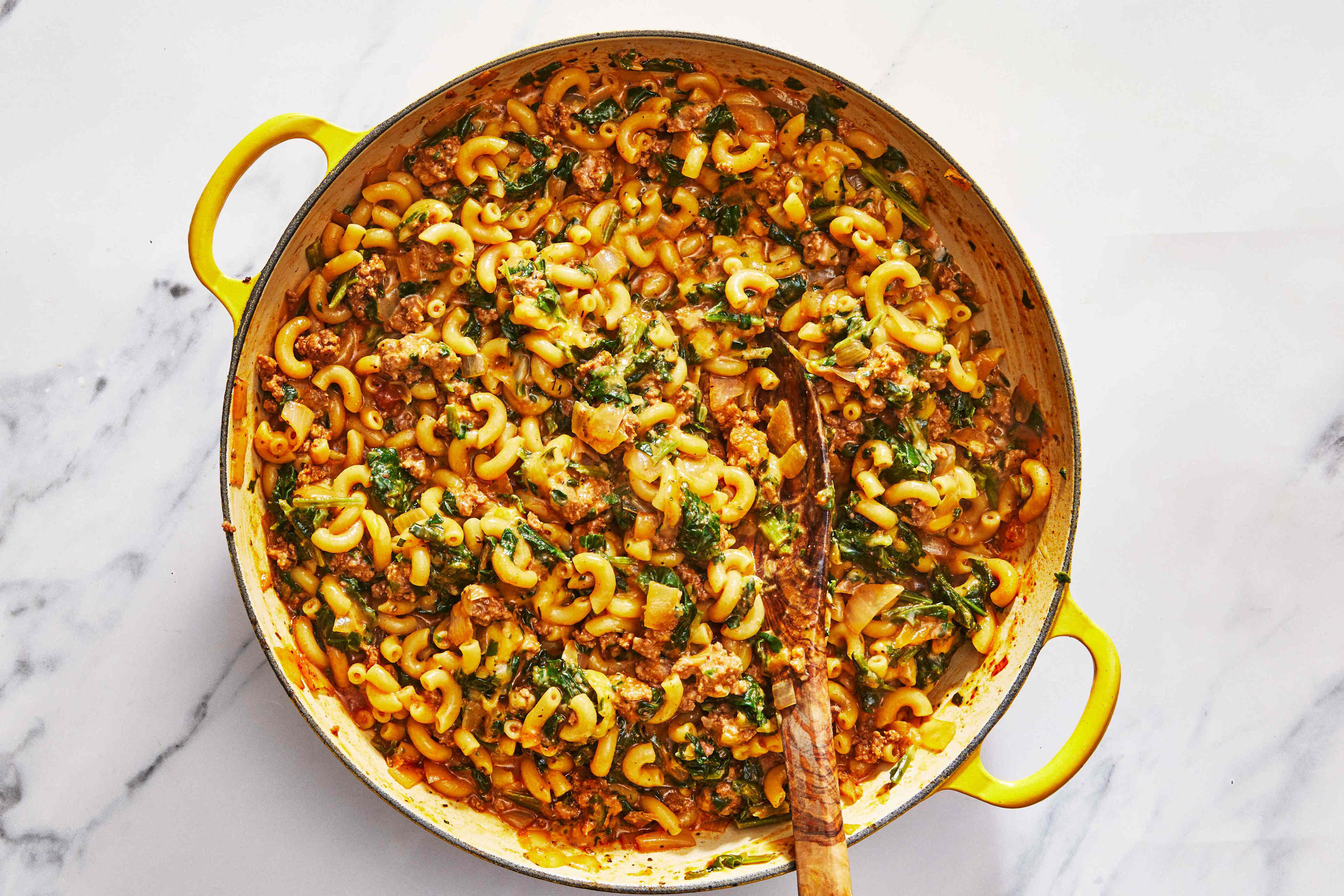 Is it safe to put hot dishes on marble counters?