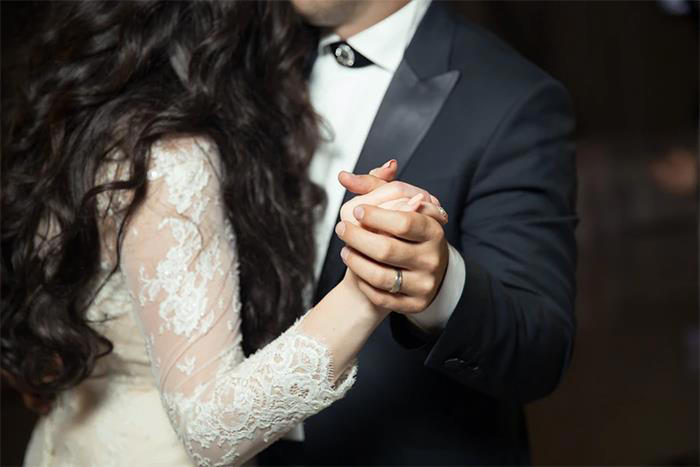 Wedding warnings: 40 signs a marriage was headed for failure