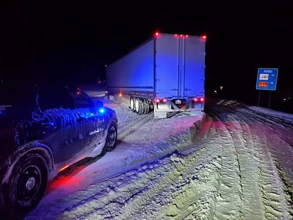 Live updates: Heavy snow causes delays, closings in South Bend region