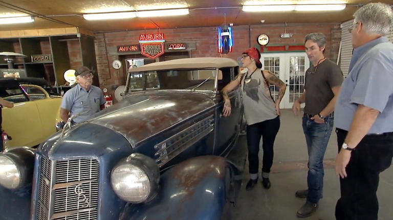How much did 'American Pickers' sell a 1935 Auburn 653 Phaeton for?
