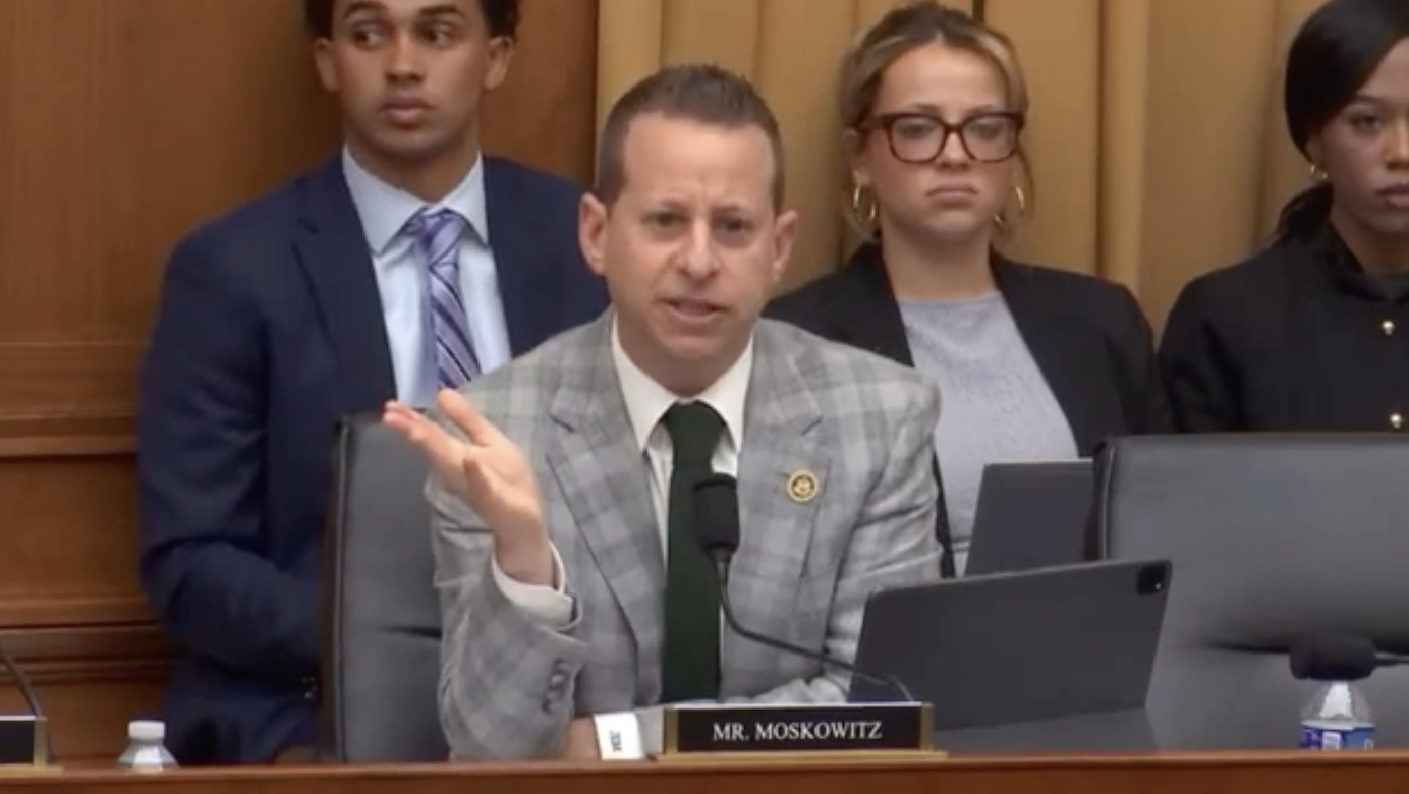 'Was it peaceful?': Jared Moskowitz puts smug witness in his place ...