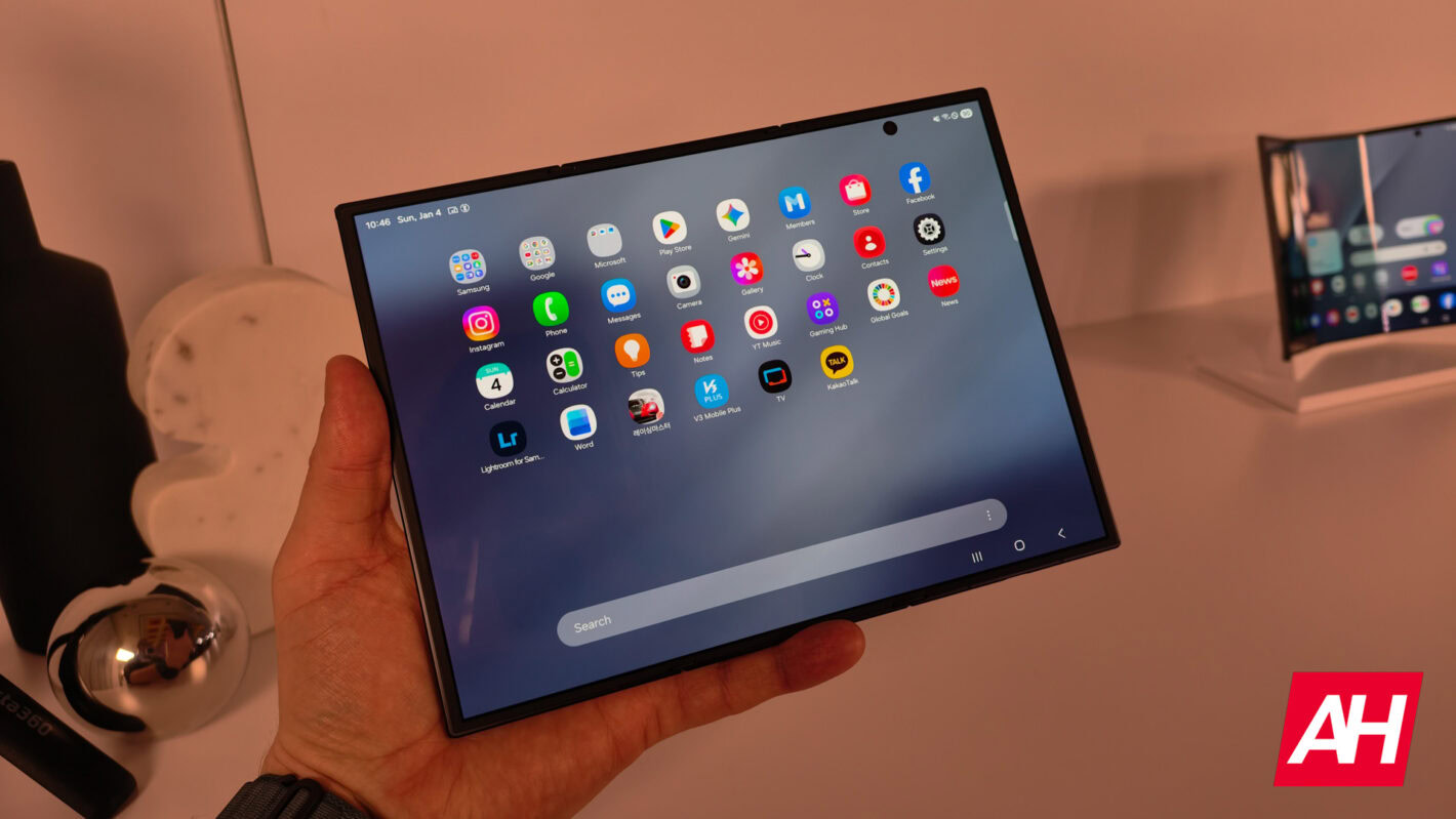 Phone Comparisons: Samsung Galaxy Z TriFold vs Huawei Mate XTs