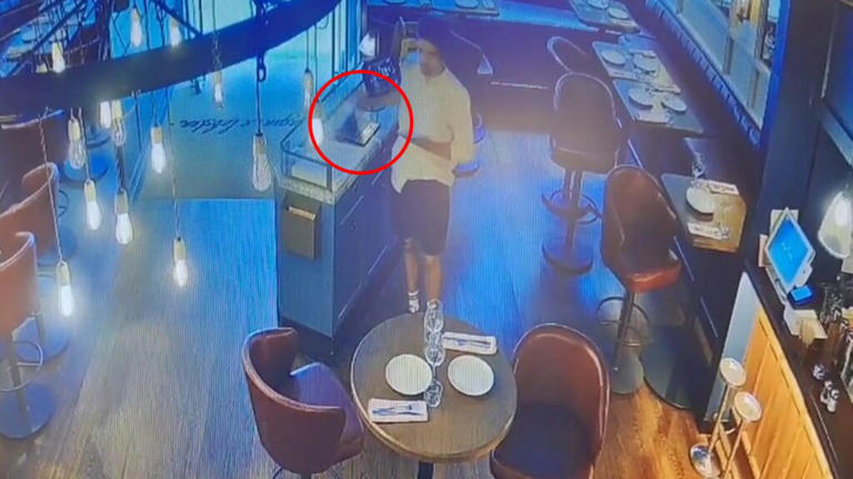 Brazen thief swipes laptop from restaurant in plain sight