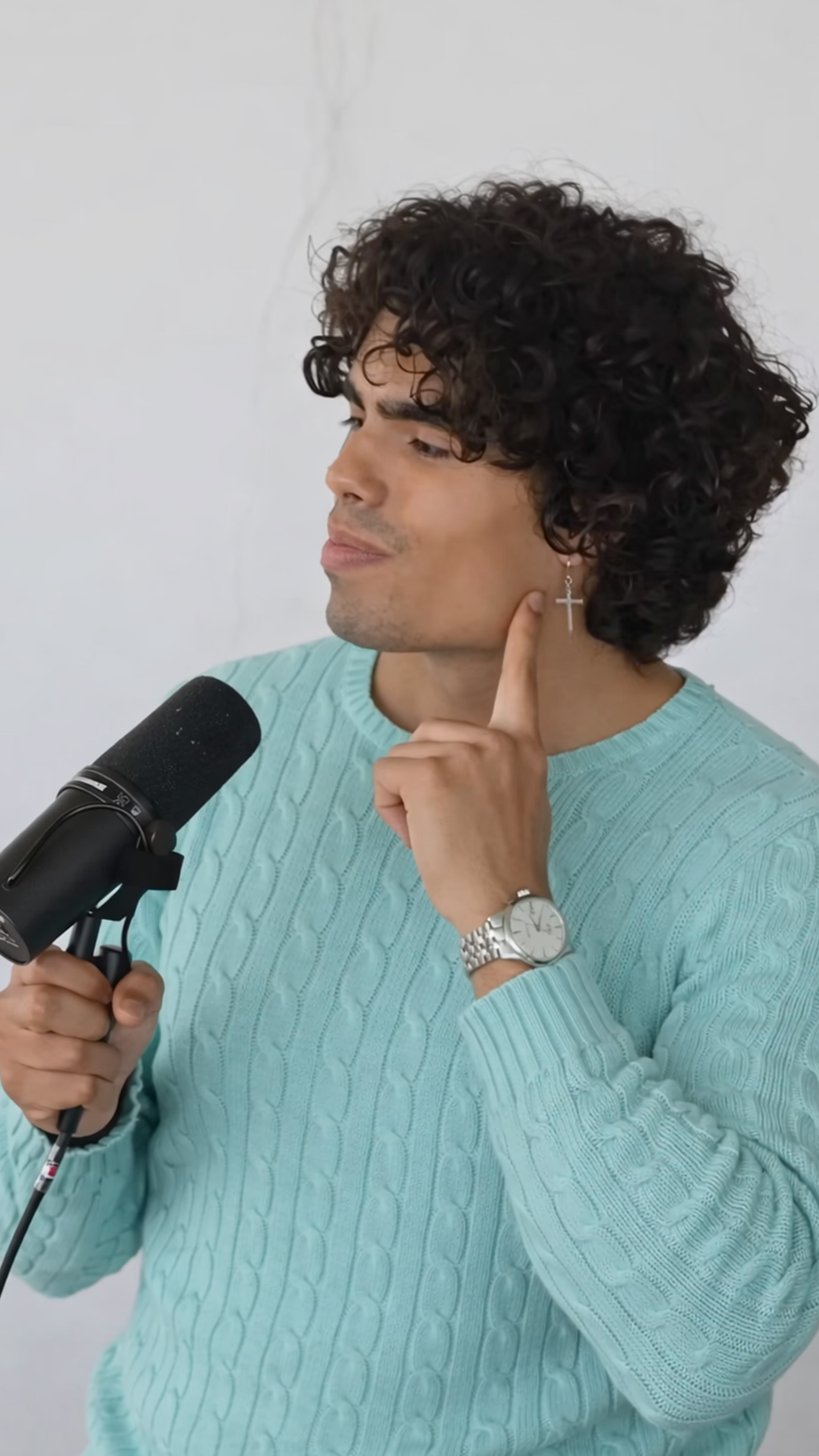 Investigating thumb pulling for facial definition