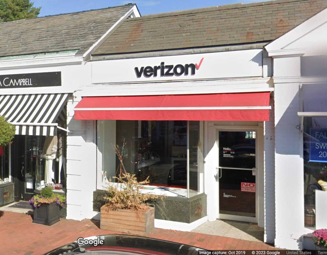Customers promised $20 credit as Verizon faces backlash over massive outage