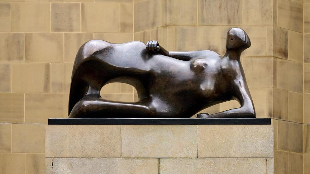 Temporary new home for Henry Moore sculpture