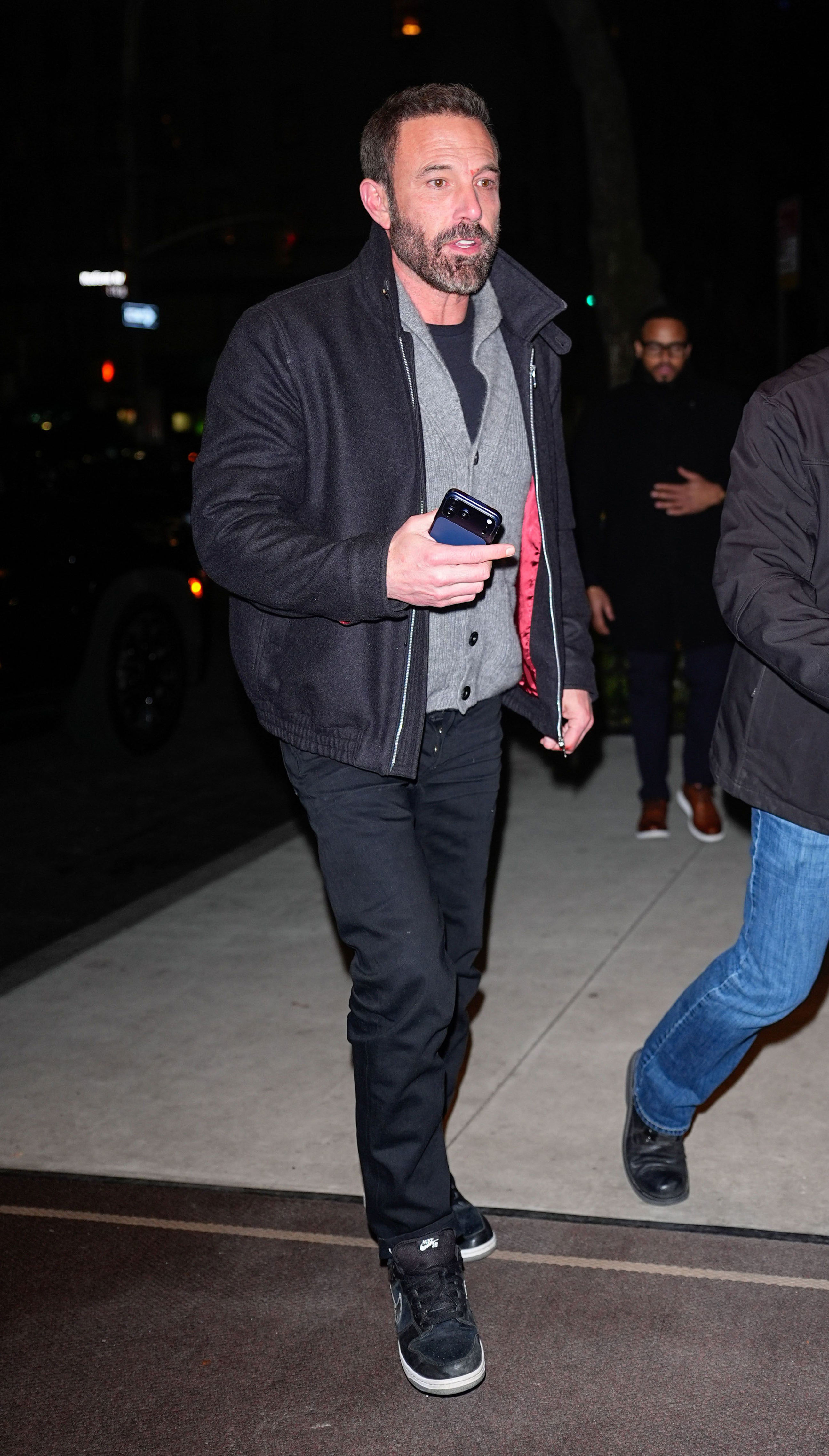 Rejoice: Ben Affleck is wearing sneakers again