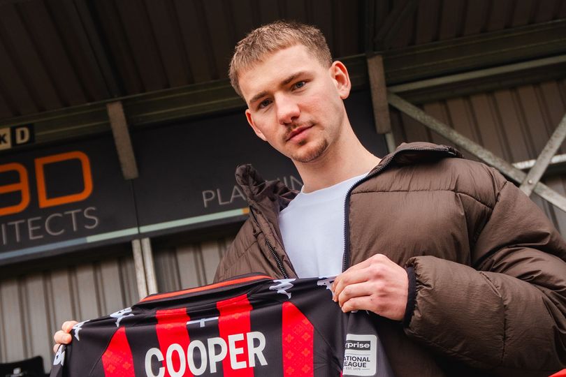 Truro City swoop to sign defender from League One side