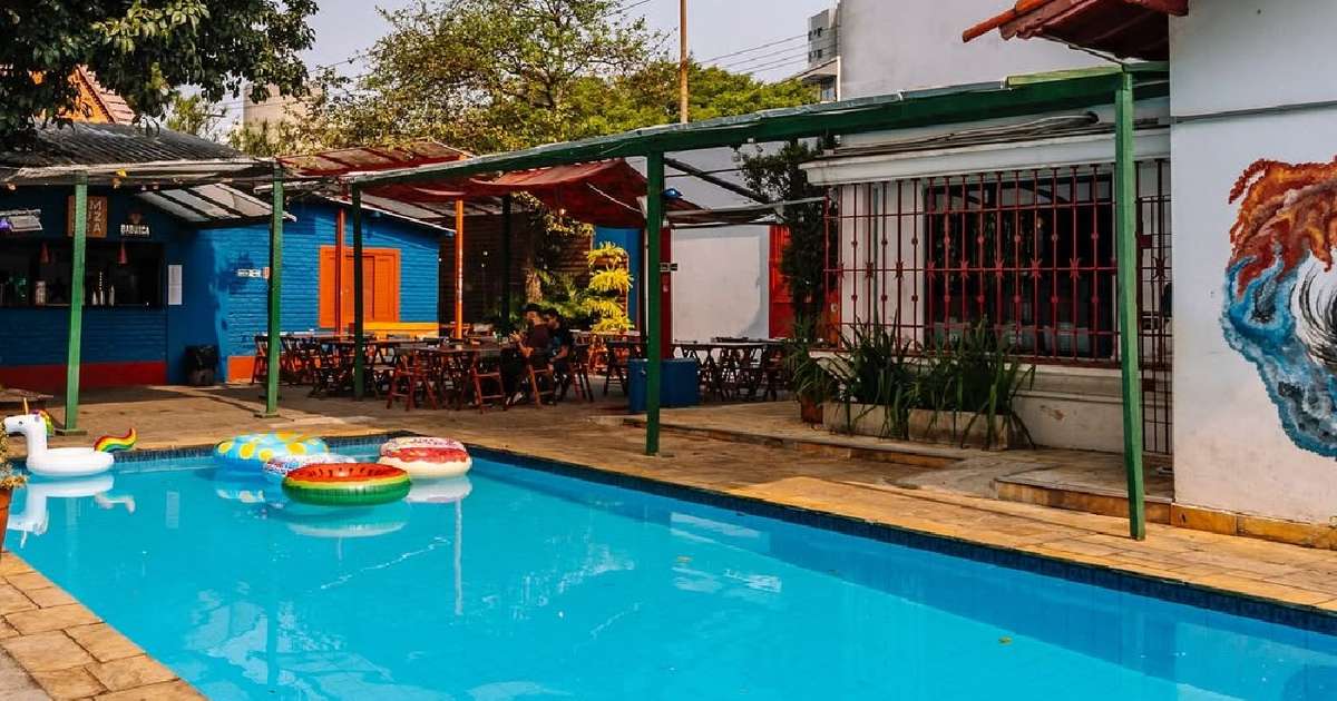 Rolês com piscina em SP: onde se refrescar no calorão