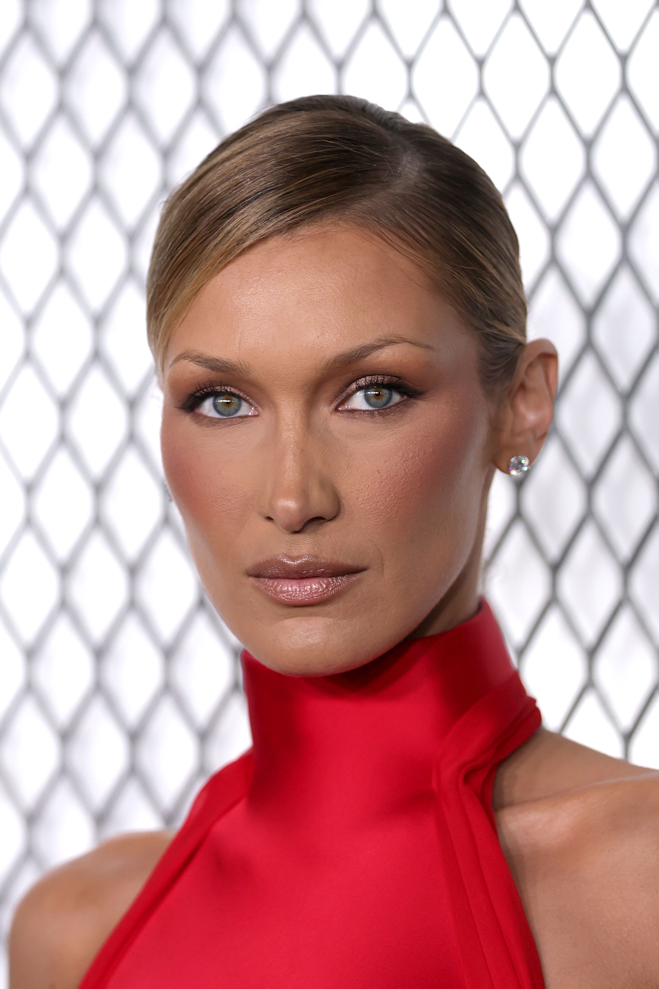 Selena Gomez's matchy bronze makeup and manicure are trending for spring