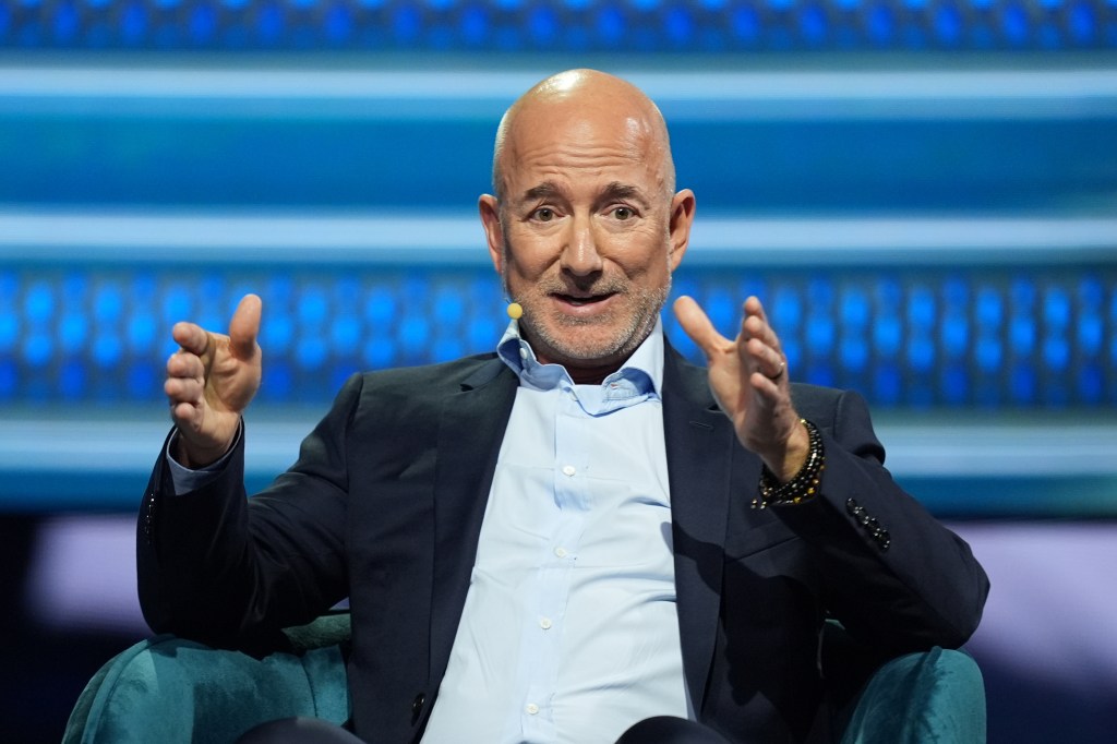 Washington Post staff furious as Jeff Bezos stays silent after FBI ...