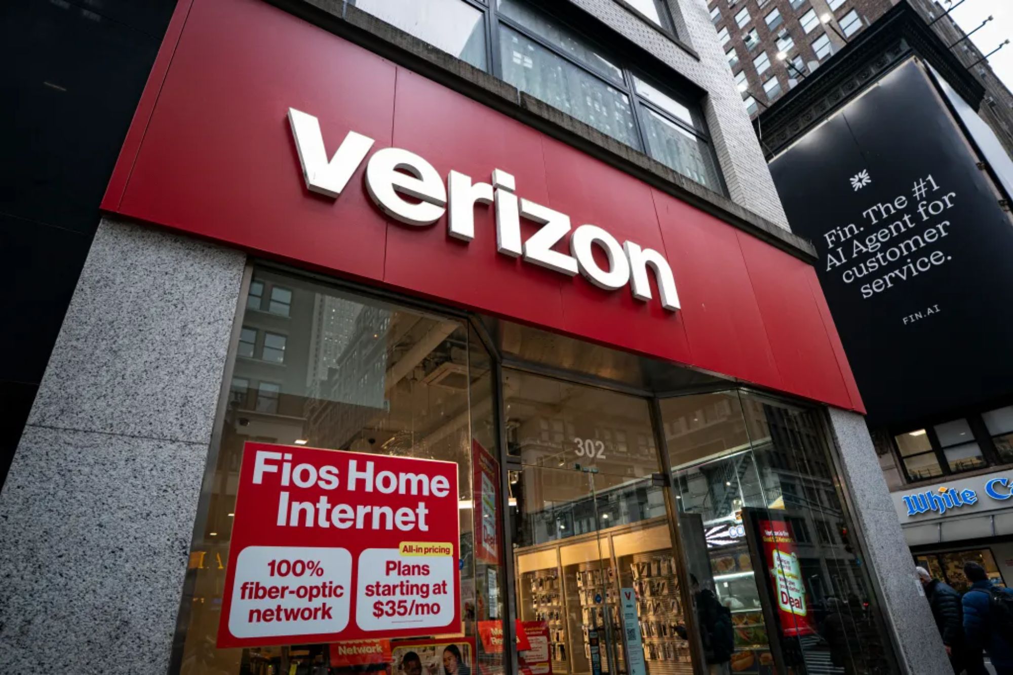 Verizon offers 'pathetic' $20 credit, sparking more outrage over hours ...