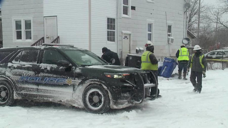Driver crashes into gas line; homes evacuated in Cleveland