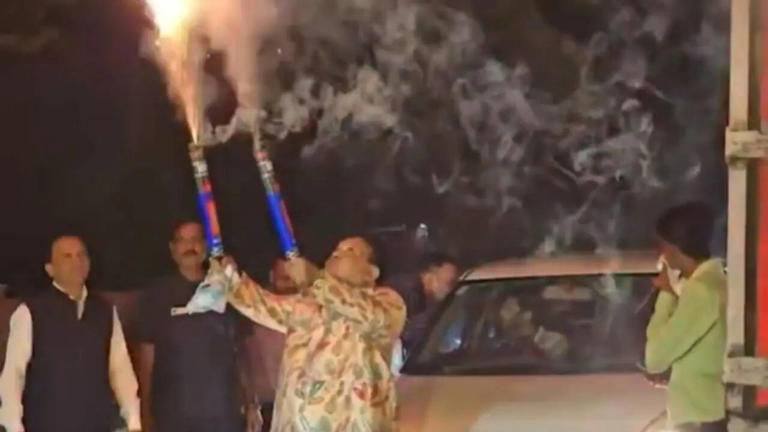 Kite string horror in Surat: Family of three dies after bike falls from ...