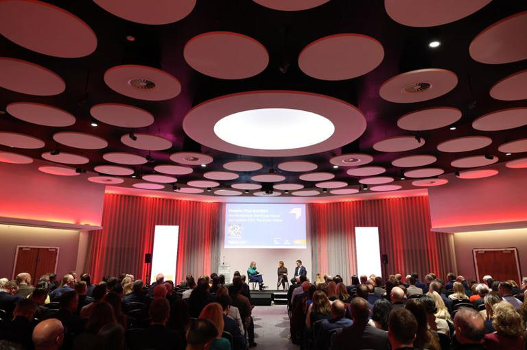 Mayor pledges North East will 'never turn our back' on North Sea wind ...