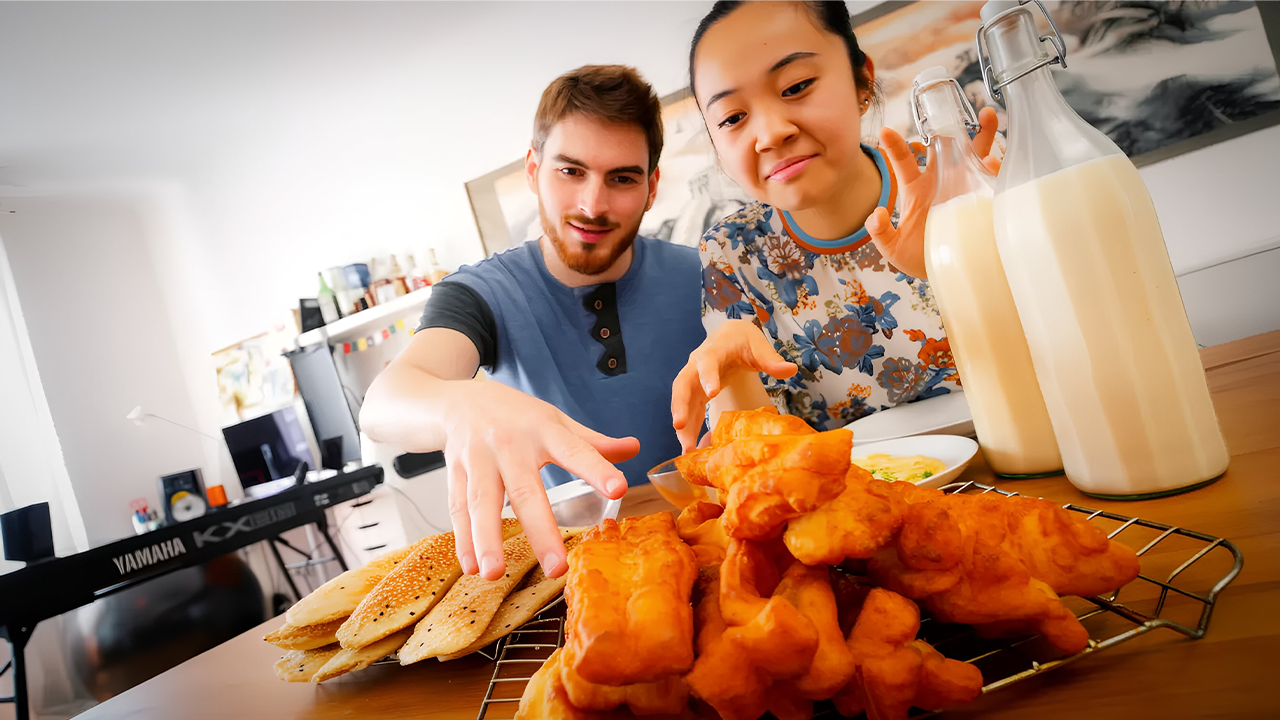 Cooking a traditional Chinese breakfast just like in Taiwan