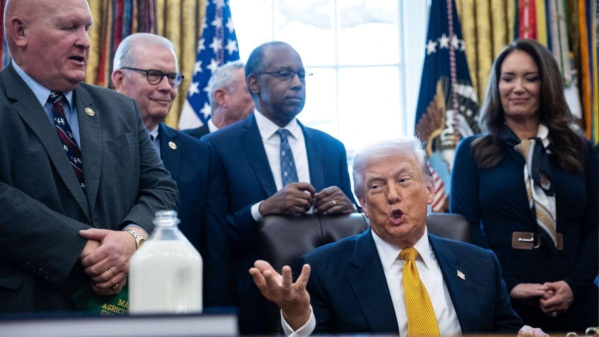 Dozy Don at it again! President Trump can't stay awake during bill ...