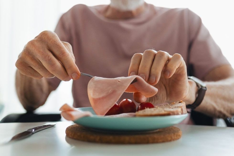 Blood sugar spikes after meals may raise Alzheimer's risk by 70%, study ...