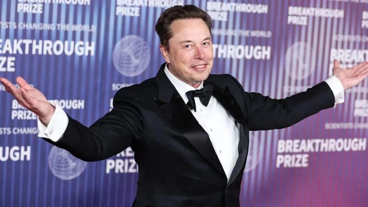 Elon Musk's baby mama Ashley St. Clair fires back after he threatened ...