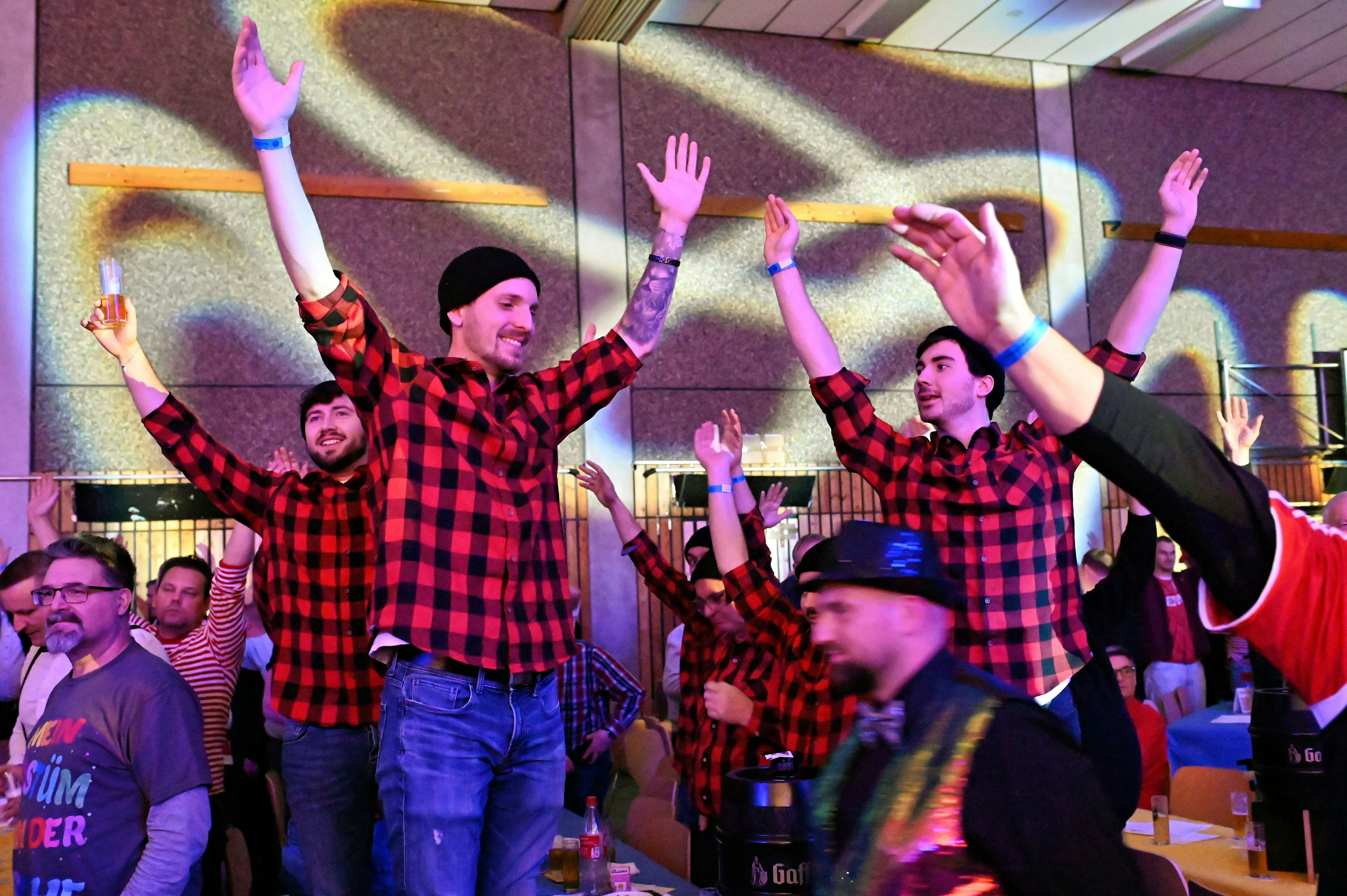 Karneval: Herrensitzung der KG „Blau-Gold“ Weilerswist vereinte ...