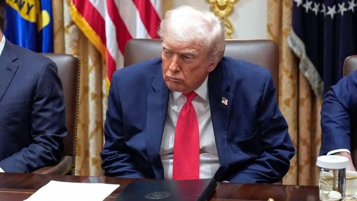 Dozy Don at it again! President Trump can't stay awake during bill ...
