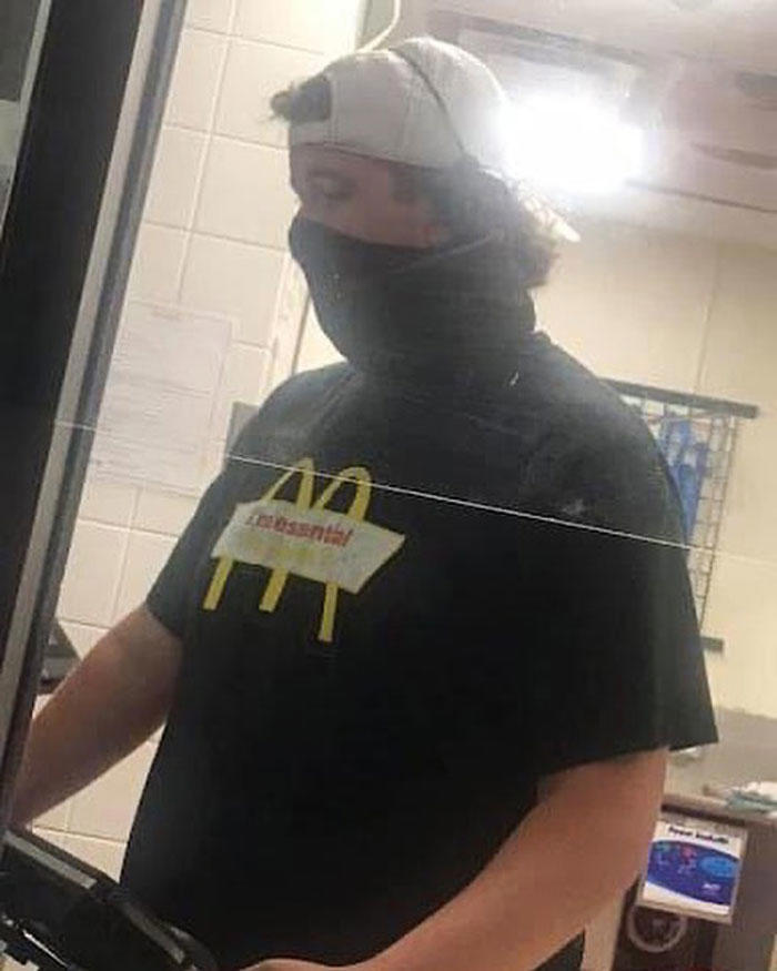 25 random feel-good posts shared by the “Delightful News” Instagram page