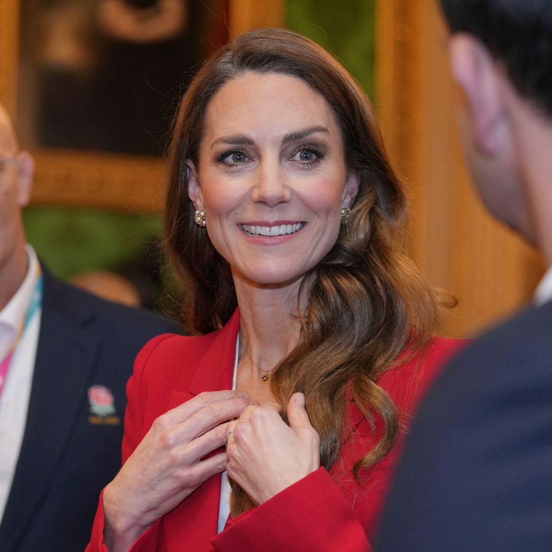 Princess Kate channels Red Roses and "feminine energy" for England ...