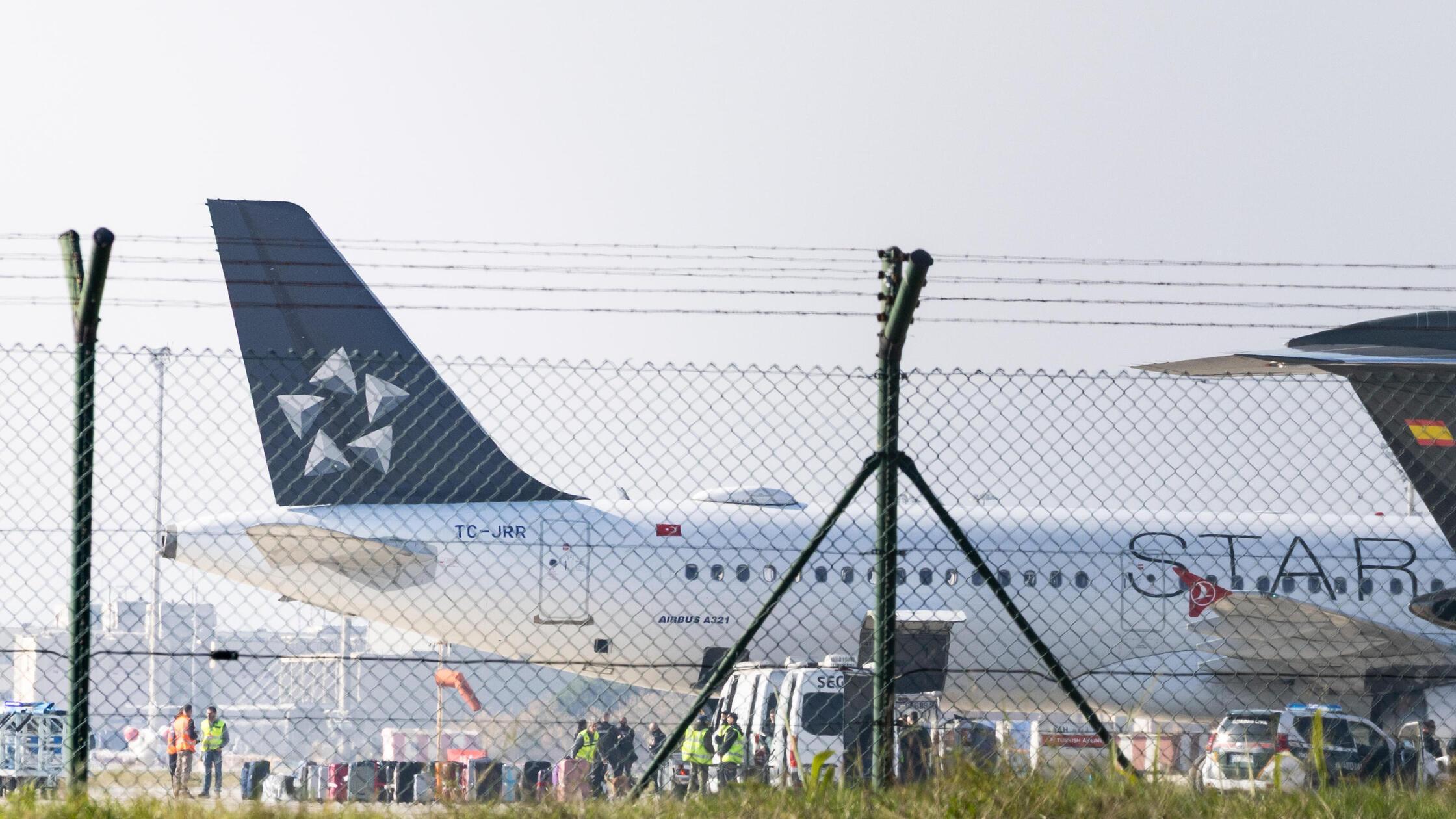 Notlandung in Barcelona: Fluggast löst mit Hotspot-Namen Bombendrohung aus