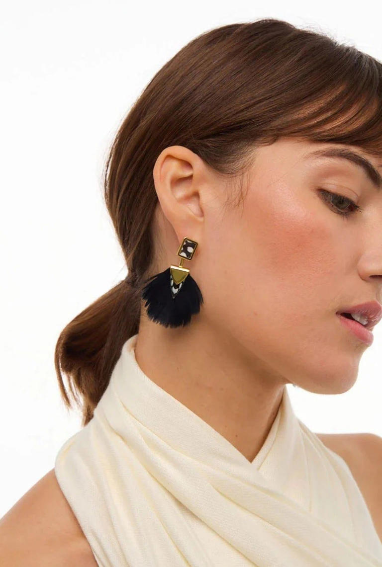 Trending: Brackish approach to sustainable design ilight as a feather