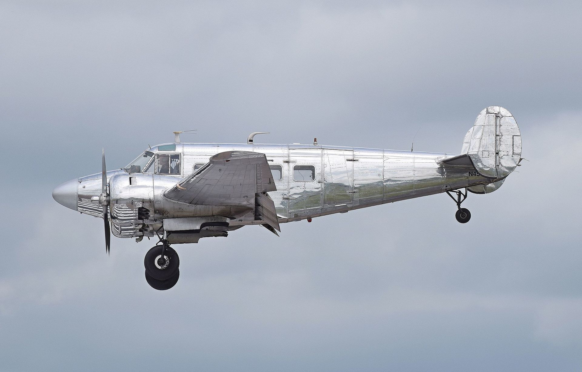 Today in aviation history: First flight of the Beechcraft Model 18