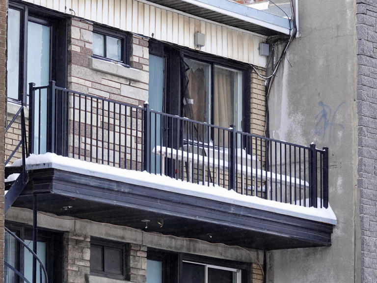L’homme qui a poussé une femme d’un balcon accusé d’homicide involontaire