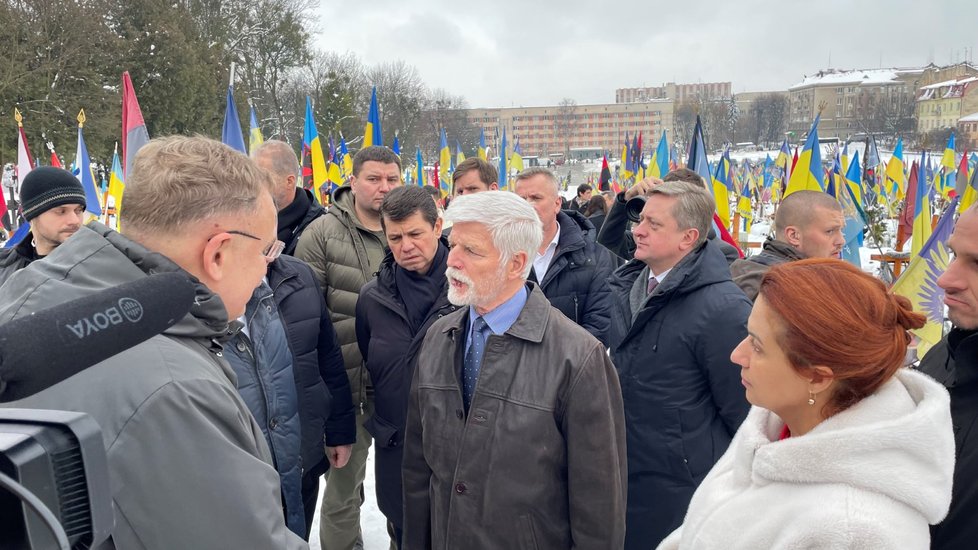 Prezident Pavel tajně na Ukrajině: Krvavé opary ukázaly na nemoc!