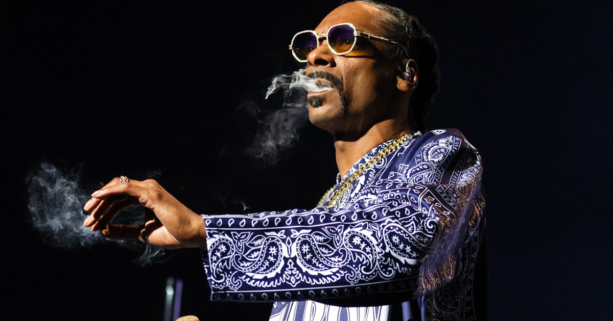 WWE legend got caught smoking weed with Snoop Dogg backstage