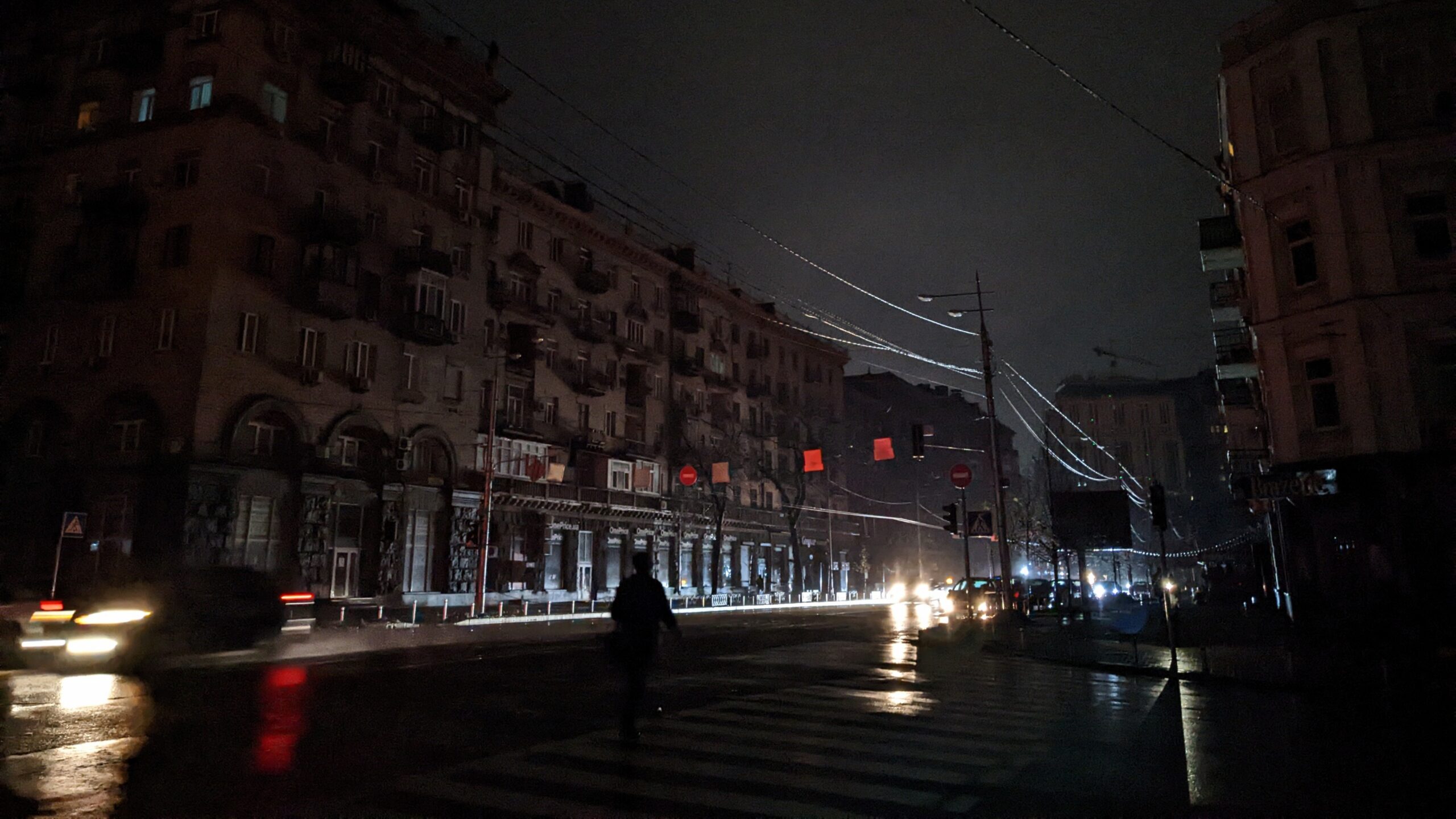 Kyiv blackout leaves hundreds of thousands freezing after Russian strikes