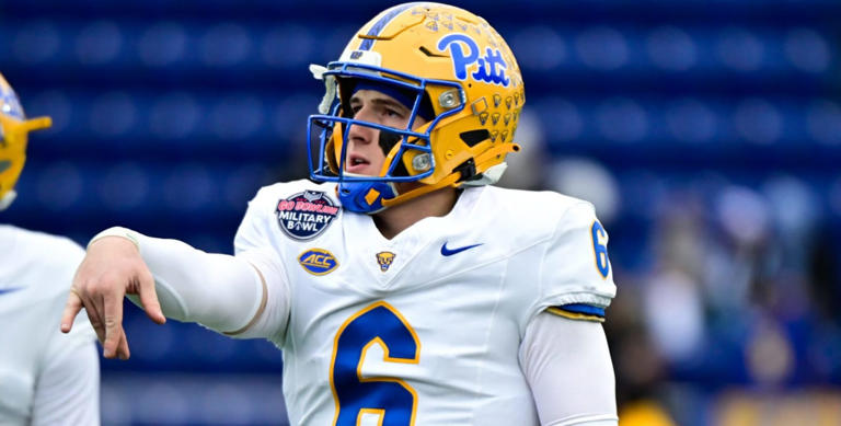 QB Mason Heintschel officially announces return to Pitt for 2026
