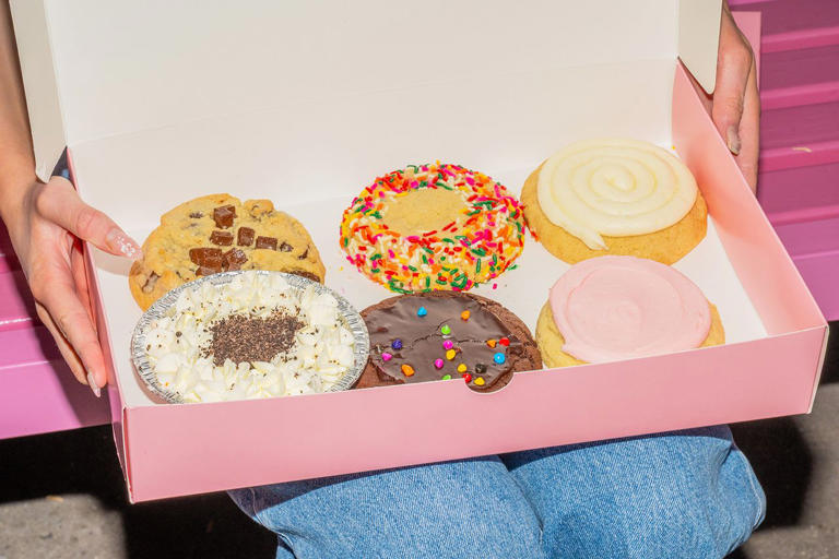 Crumbl responds to viral video of Florida employee touching pans with feet