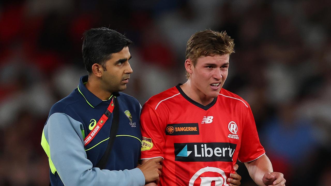 Young gun sent to hospital after scary blow from rising quick as epic ...