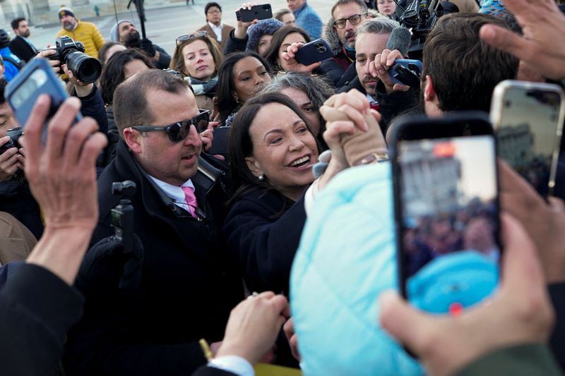Machado dice que presentó a Trump medalla del Nobel de la Paz