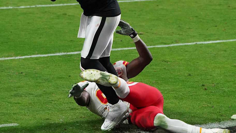 What does Jason Witten have to work with in Oklahoma's tight ends room?