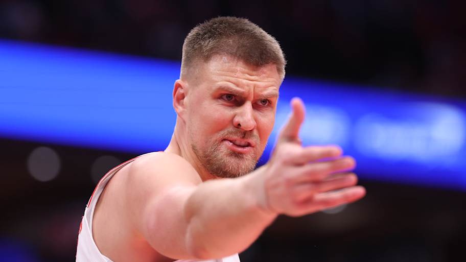 Hawks’ stance on center rotation is painfully obvious (and fans won’t ...