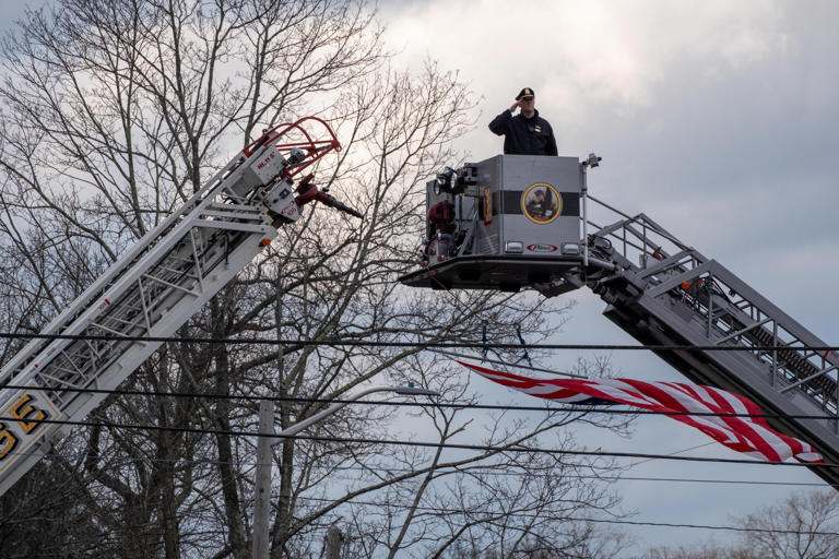 ‘You were our hero’: Community says goodbye to Mass. police officer ...