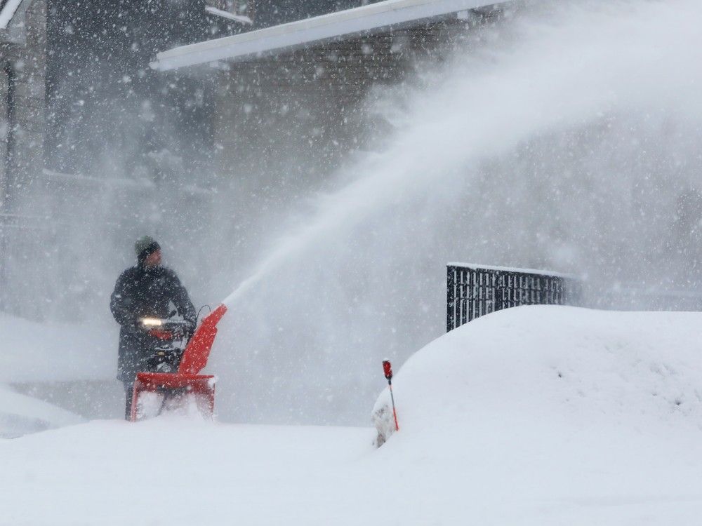 Overnight snow slows morning commute, school buses cancelled outside Ottawa
