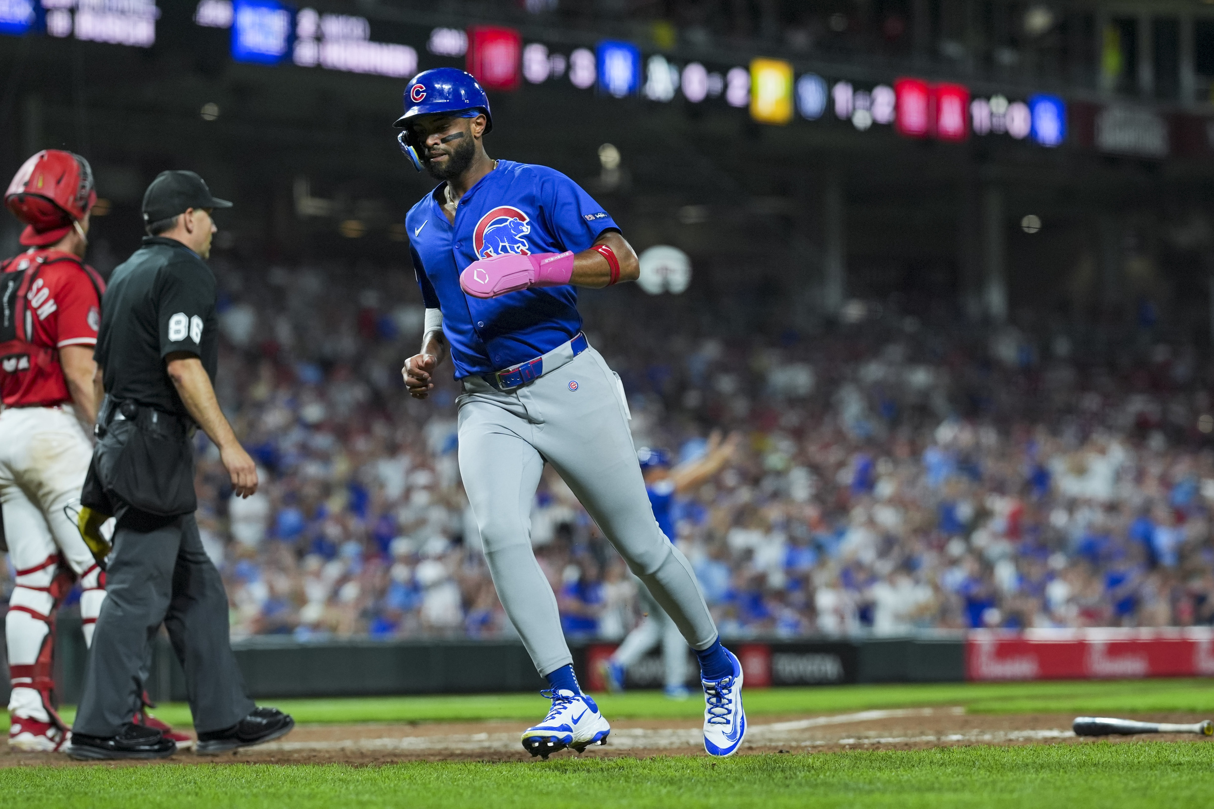 Rockies to sign Willi Castro to two-year deal