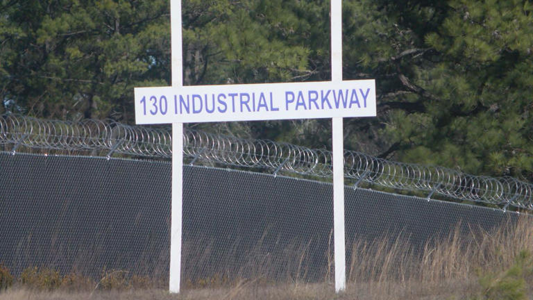 Columbiana residents voice concerns over data center at town hall